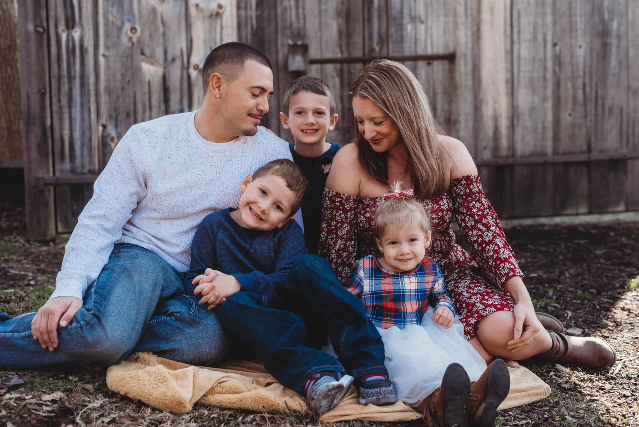 10 Photography Posing Prompts for Natural Family Photo Sessions ...
